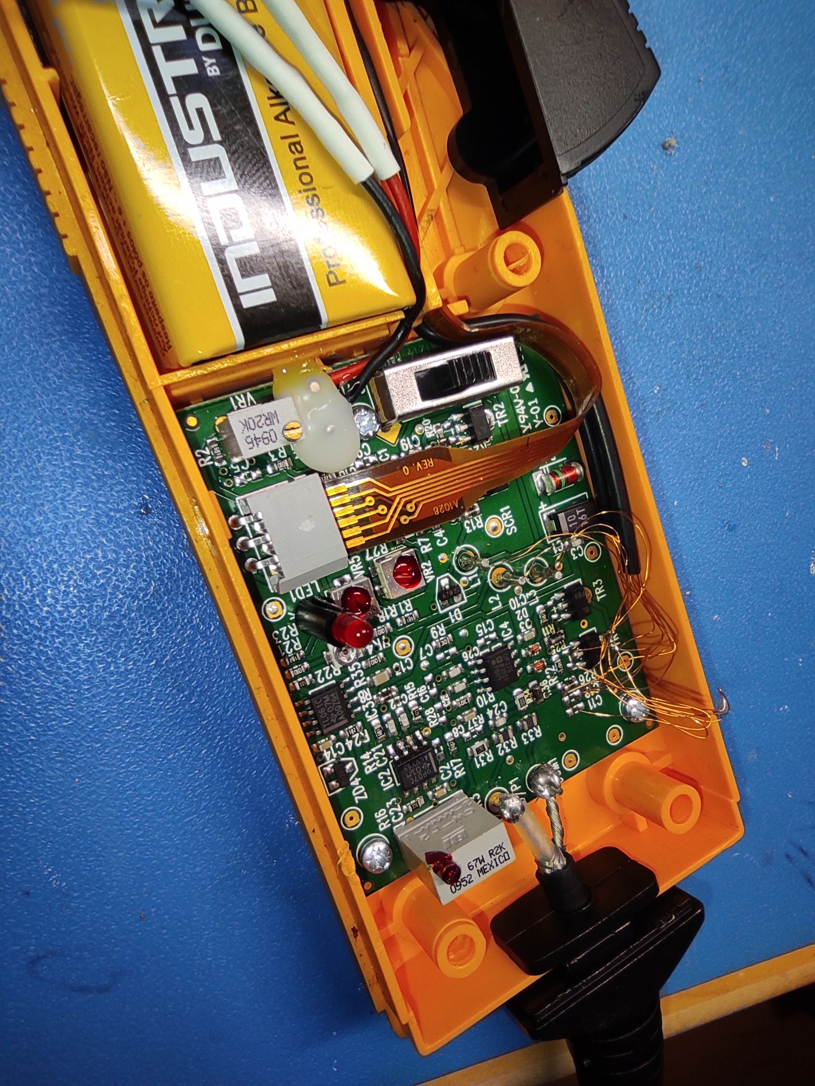 Fluke i30 AC/DC current clamp teardown and repair